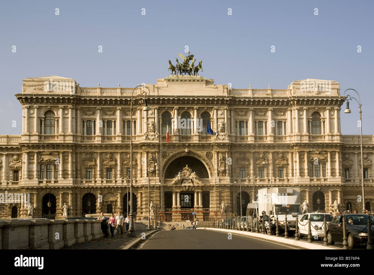 Justice palace hi-res stock photography and images - Alamy