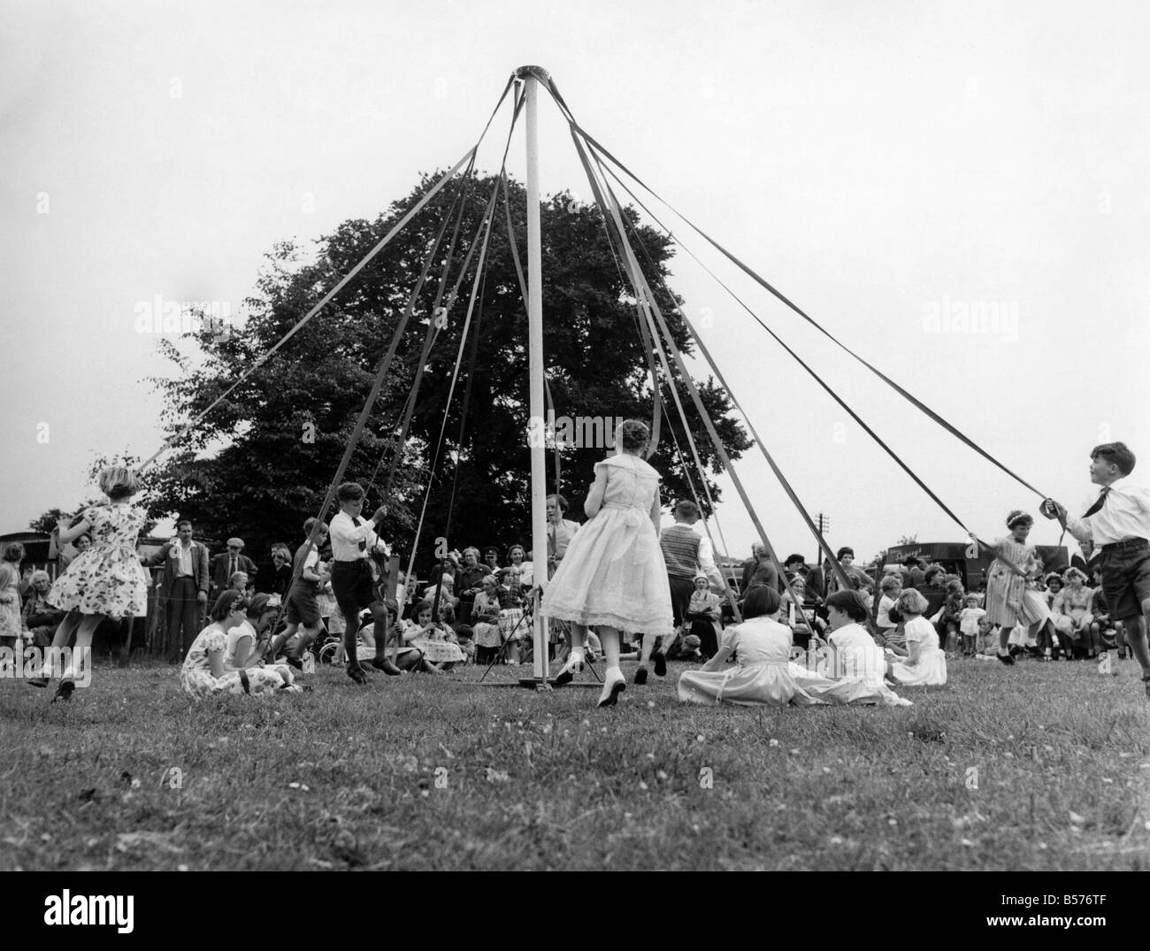 Maypole dancing 1950s hi-res stock photography and images - Alamy