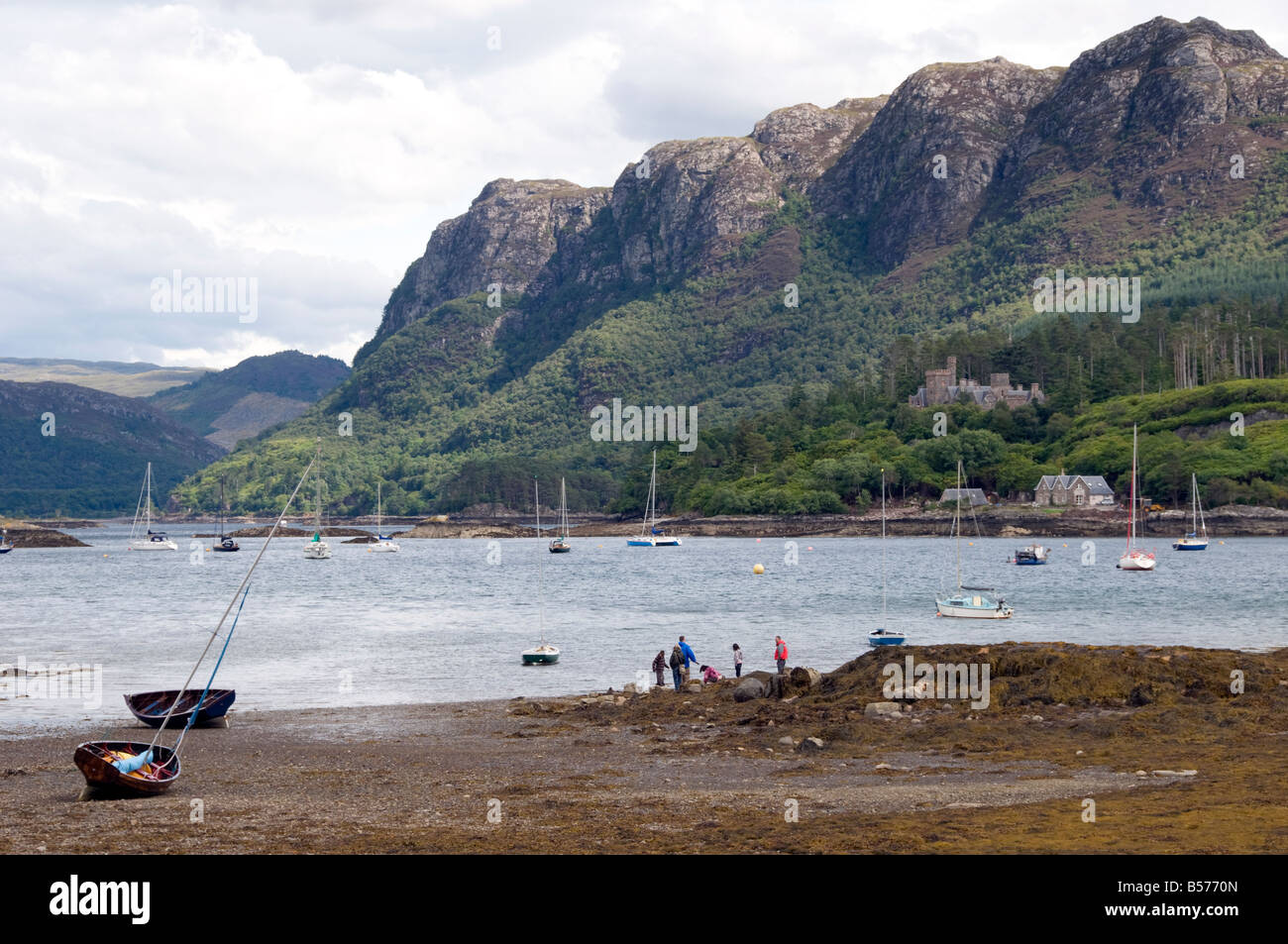 Plockton beach hi-res stock photography and images - Alamy