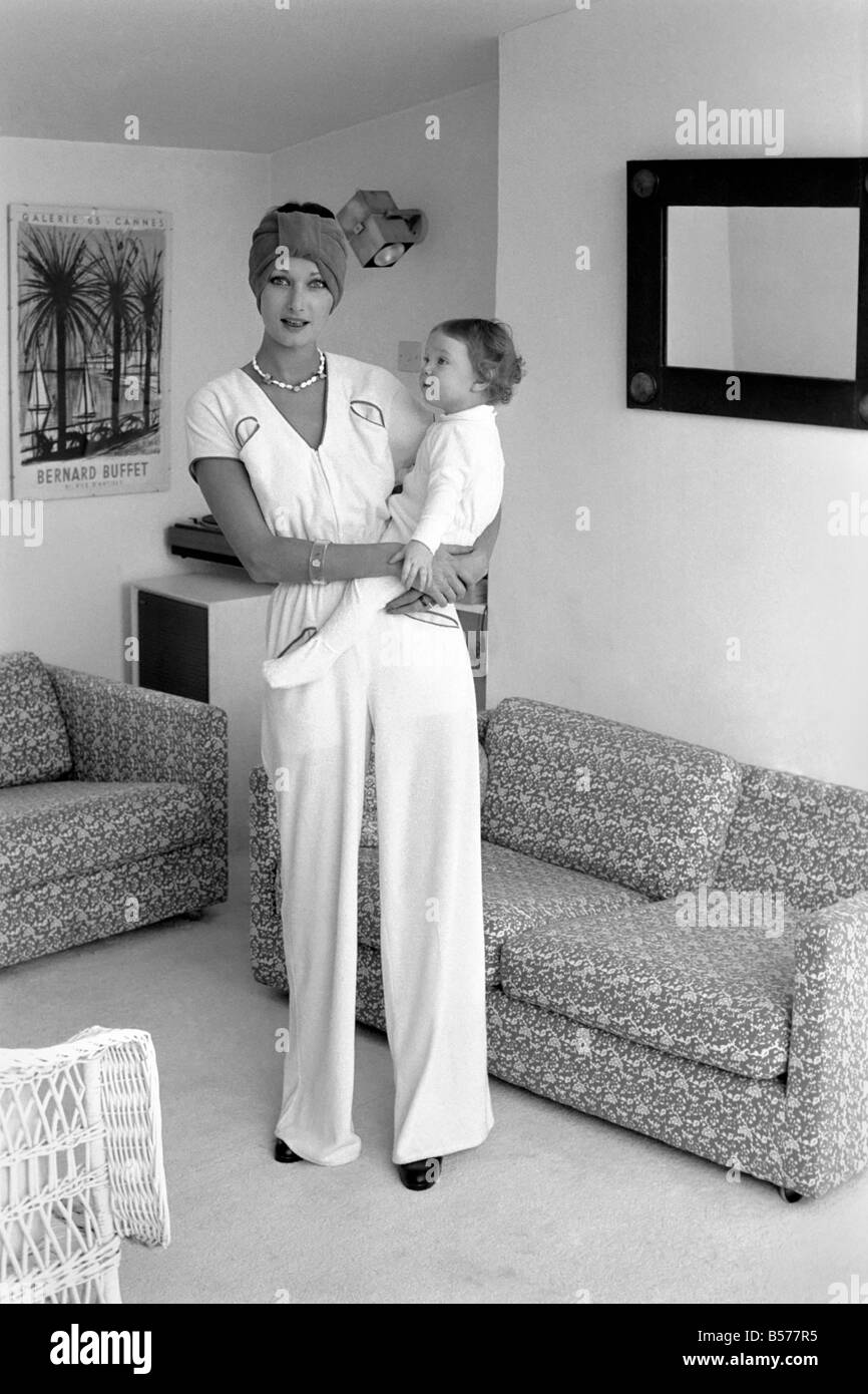 Fashion: Model Kate Howard and daughter Lucy. February 1975 75-00972 ...