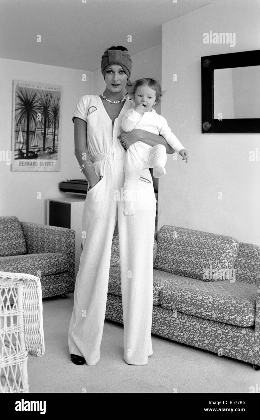 Fashion: Model Kate Howard and daughter Lucy. February 1975 75-00972 ...