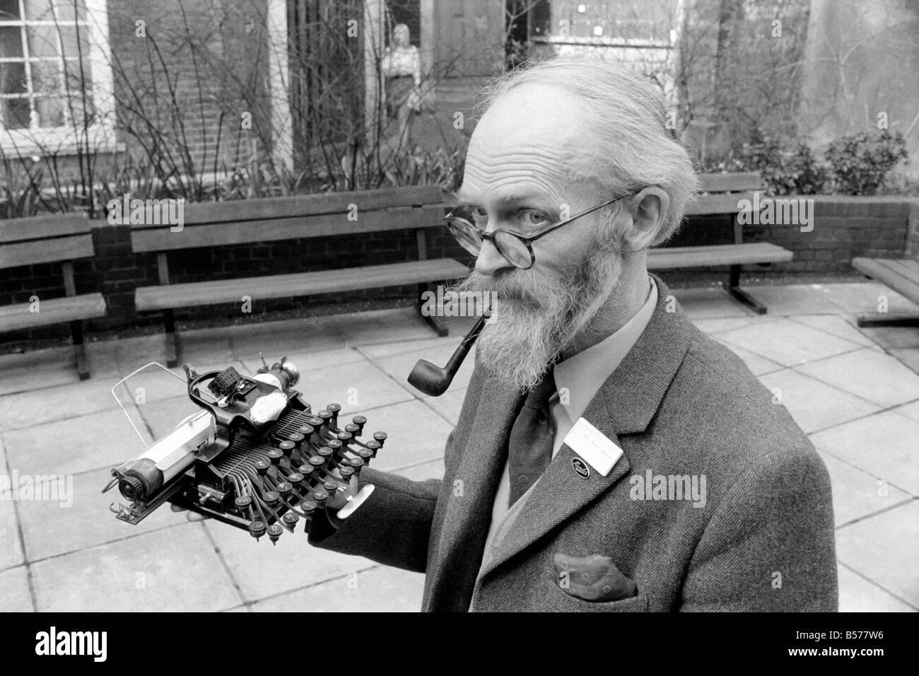 1970s man beard hi-res stock photography and images - Alamy