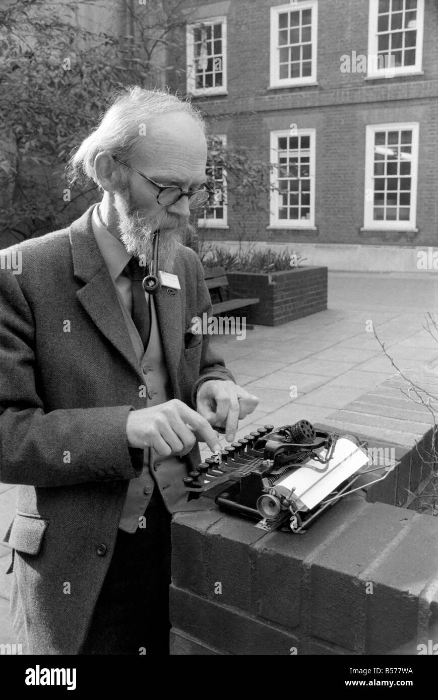 Man 1970s beard hi-res stock photography and images - Alamy