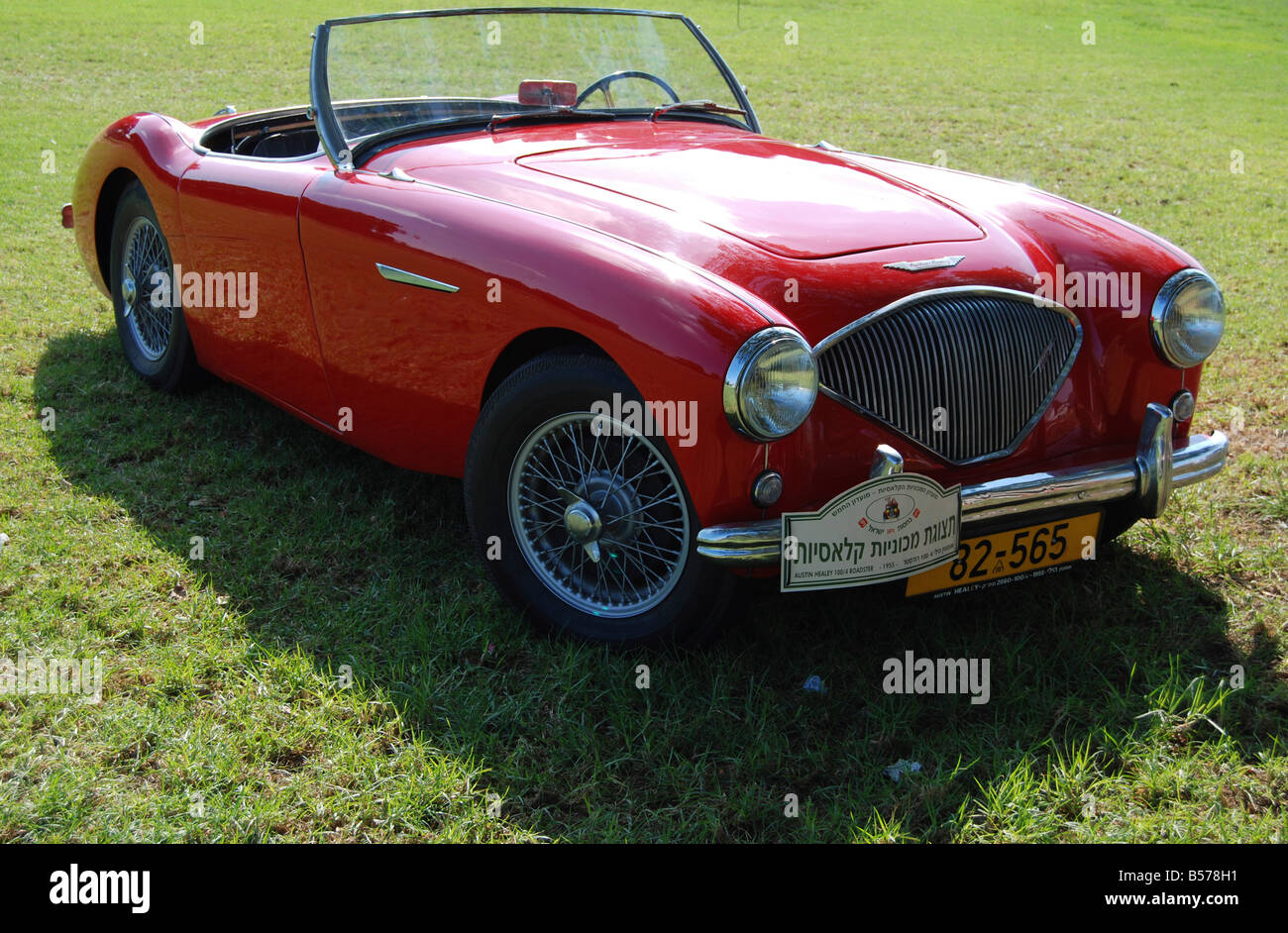Austin healey 100 4 roadster 1955 Stock Photo - Alamy