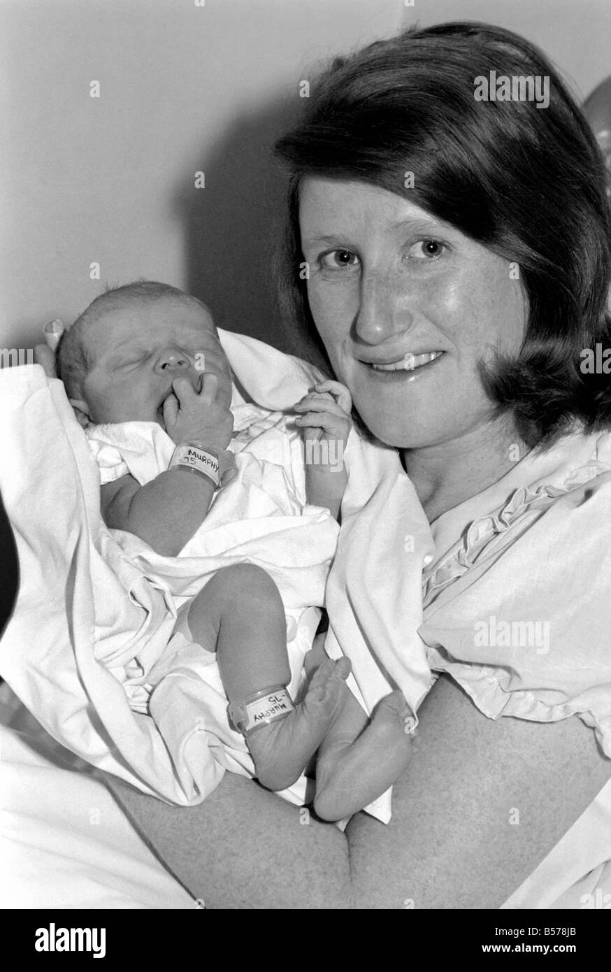 1970s mother with children hi-res stock photography and images - Alamy