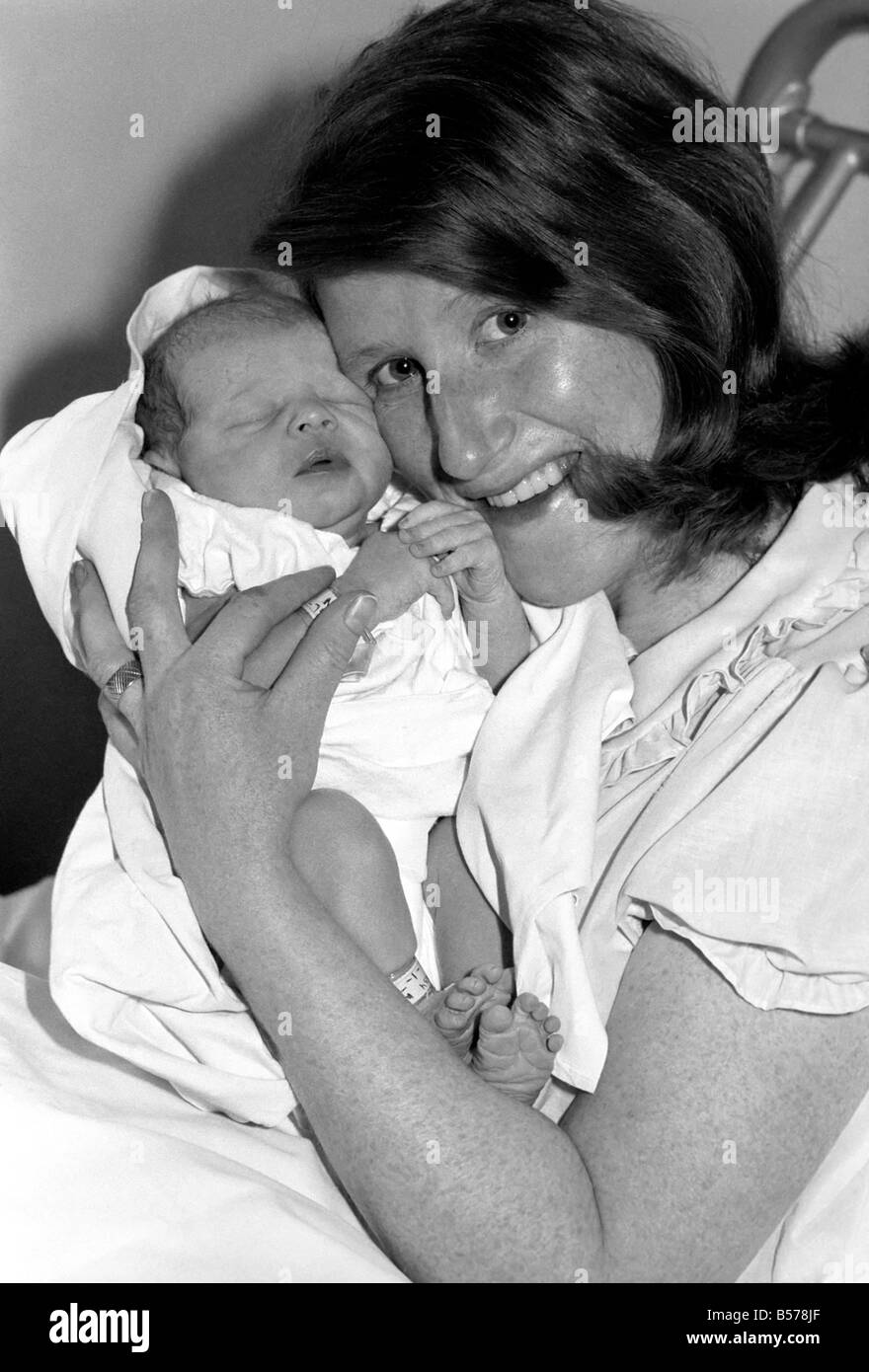 1970s mother with children hi-res stock photography and images - Alamy