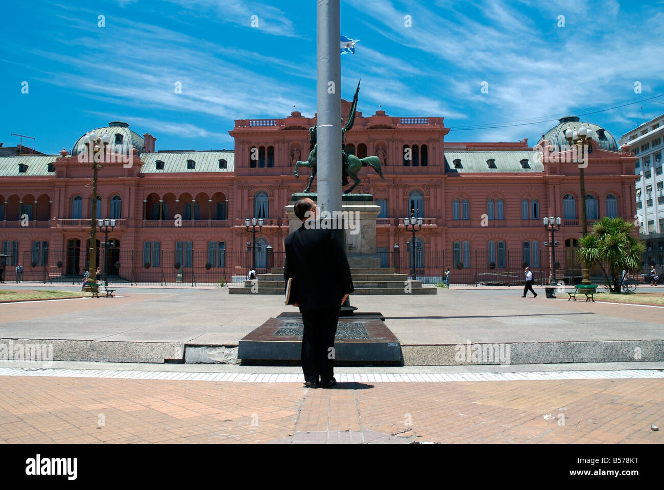 Soldier paying his respects hi-res stock photography and images - Alamy