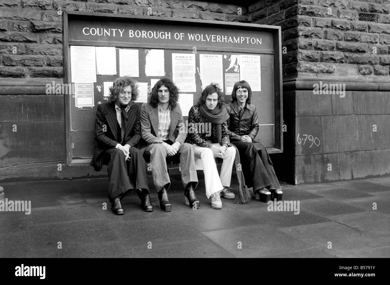 Slade pop group january 1975 hi-res stock photography and images - Alamy