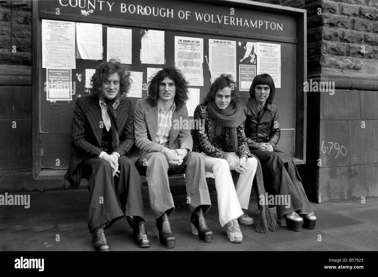 Slade pop group january 1975 hi-res stock photography and images - Alamy