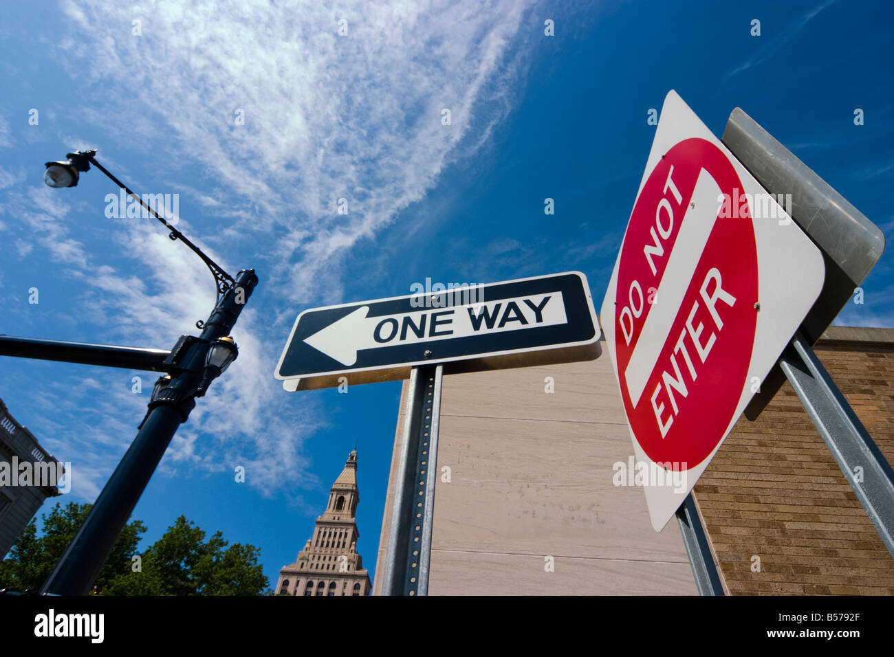 One Way and Do Not Enter traffic signs near each other Stock Photo - Alamy