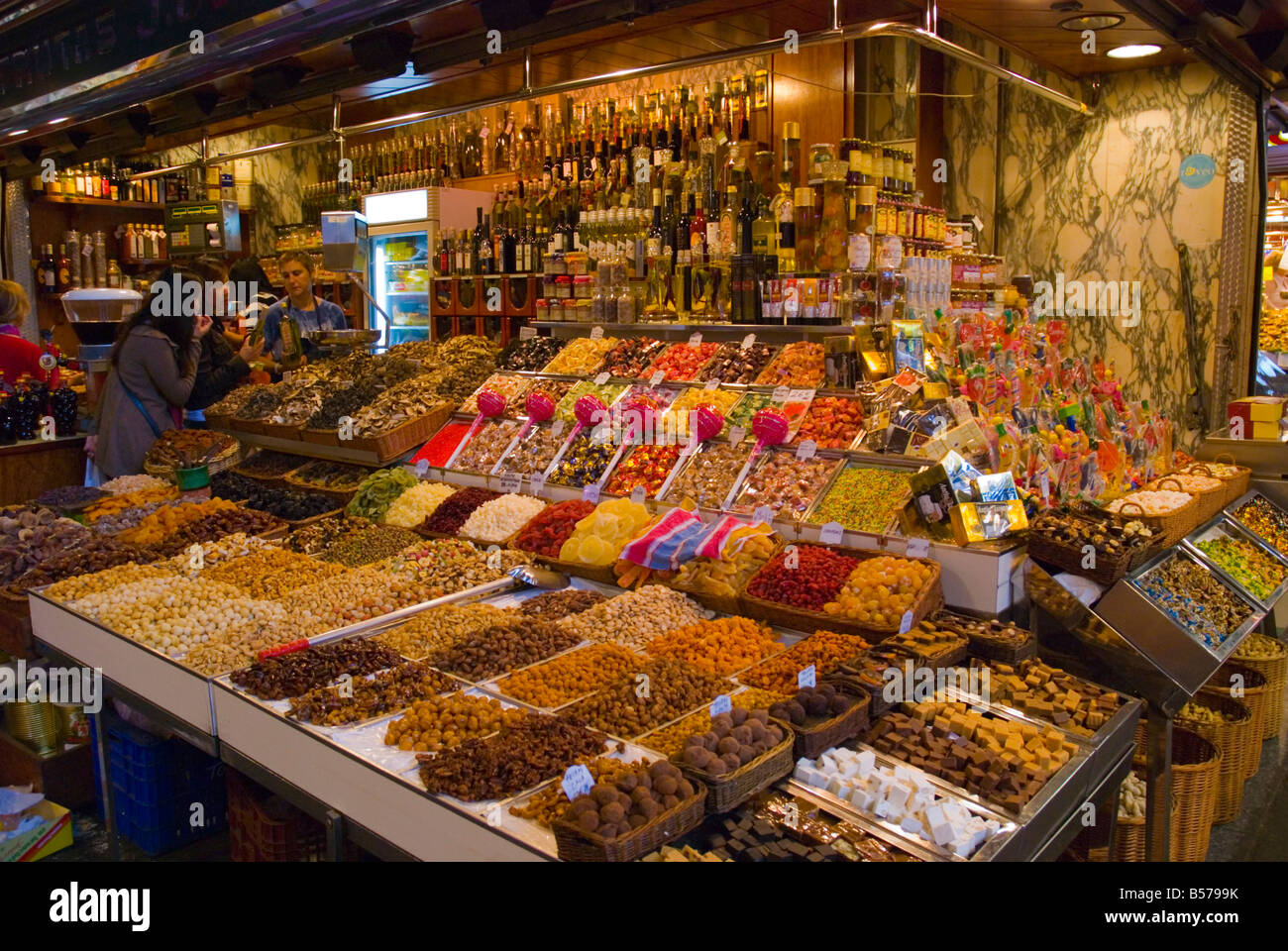 Market stall selling sweets hi-res stock photography and images - Alamy