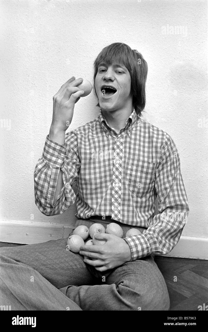 Champion Lemon Eater. Student Paul Natschowny of Hatfield Polytechnic ...