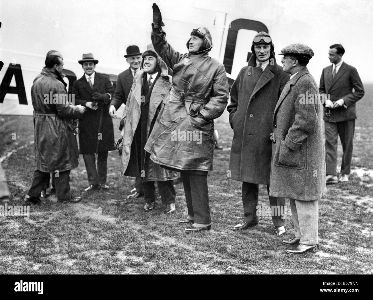 R.101. Crashes.... Only seven saved. The R101 the largest airship in ...