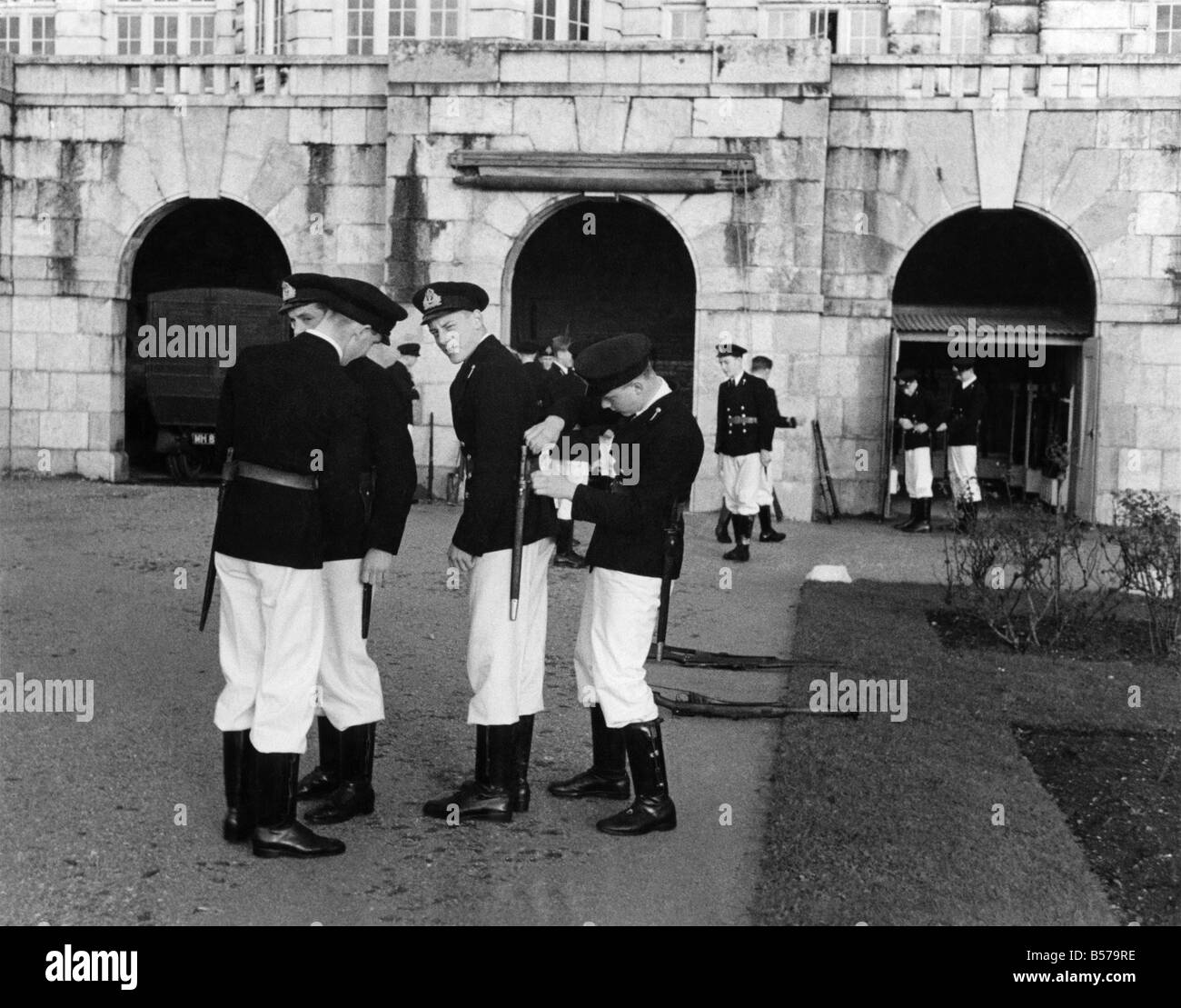 Royal navy uniforms hi-res stock photography and images - Alamy