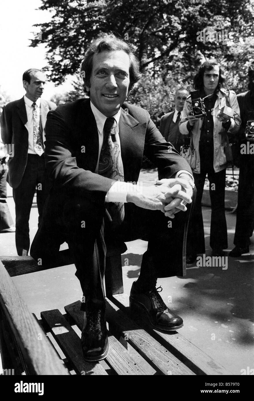 Andy's Back In Town: Popular American singer Andy Williams arrived in ...