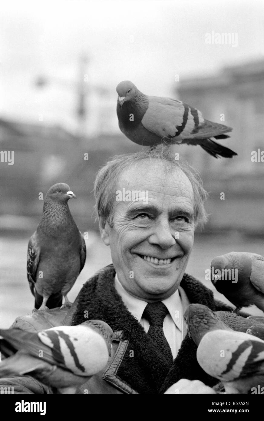 Unusual/Humour/Animals/Birds: Max Wall. Man with pigeons on head ...