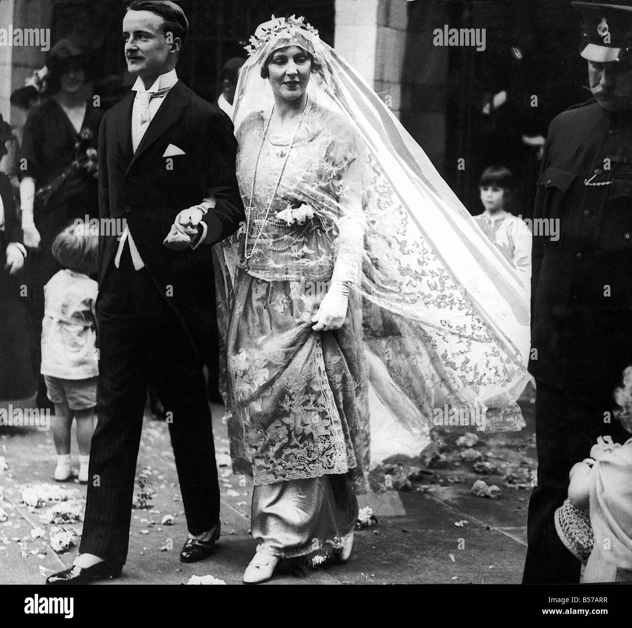 Lady Diana Duff Cooper - Lady Diana Cooper with her husband, Conservative ... / Diana olivia ...