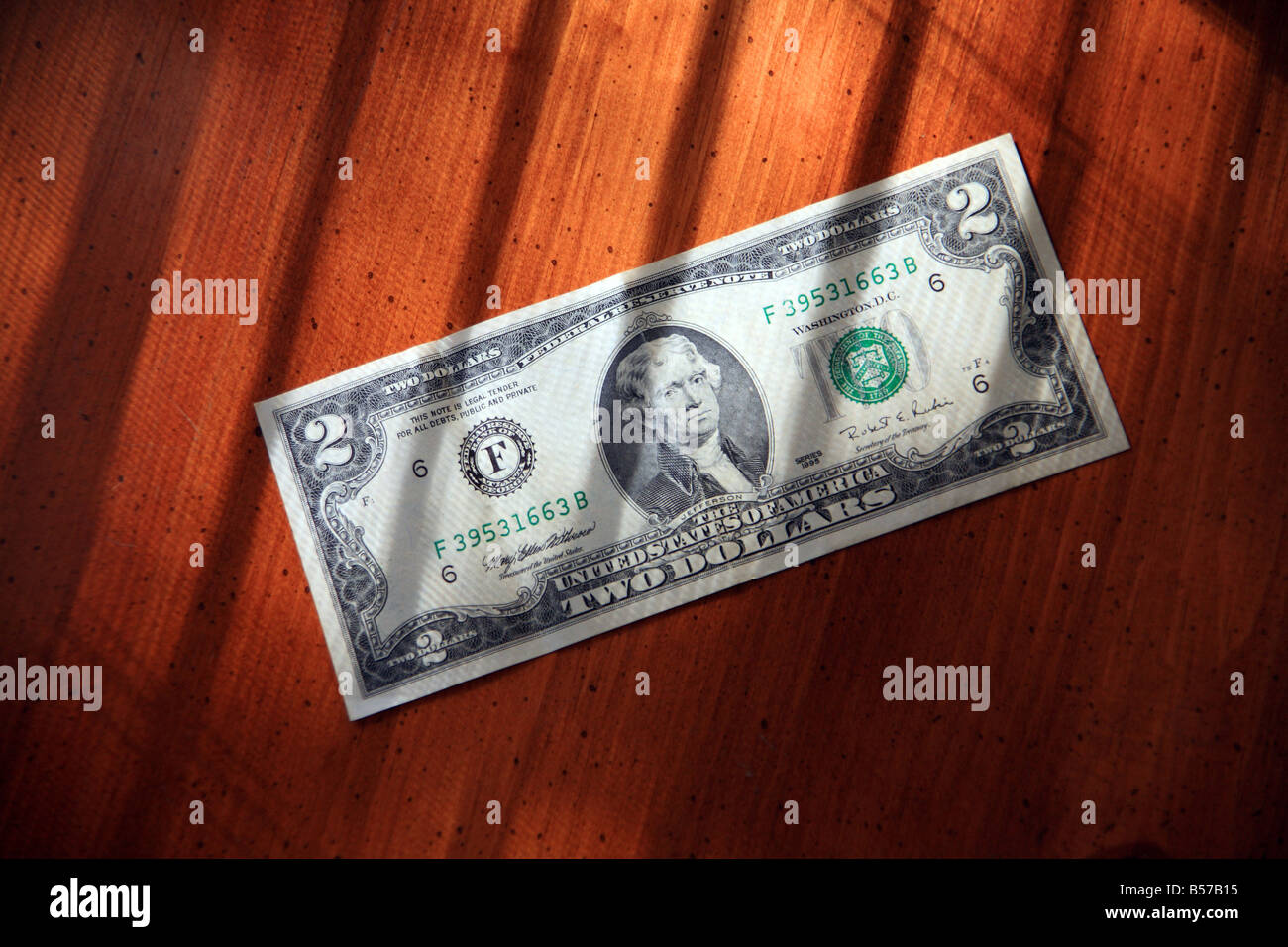 Two dollar bill hi-res stock photography and images - Alamy