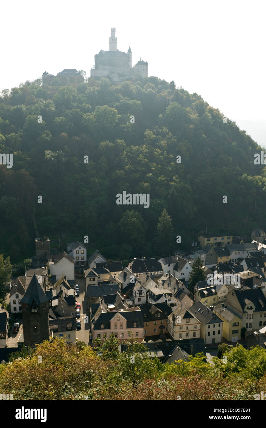 Marksburg castle above town of Braubach on the Rhine, Germany Stock ...