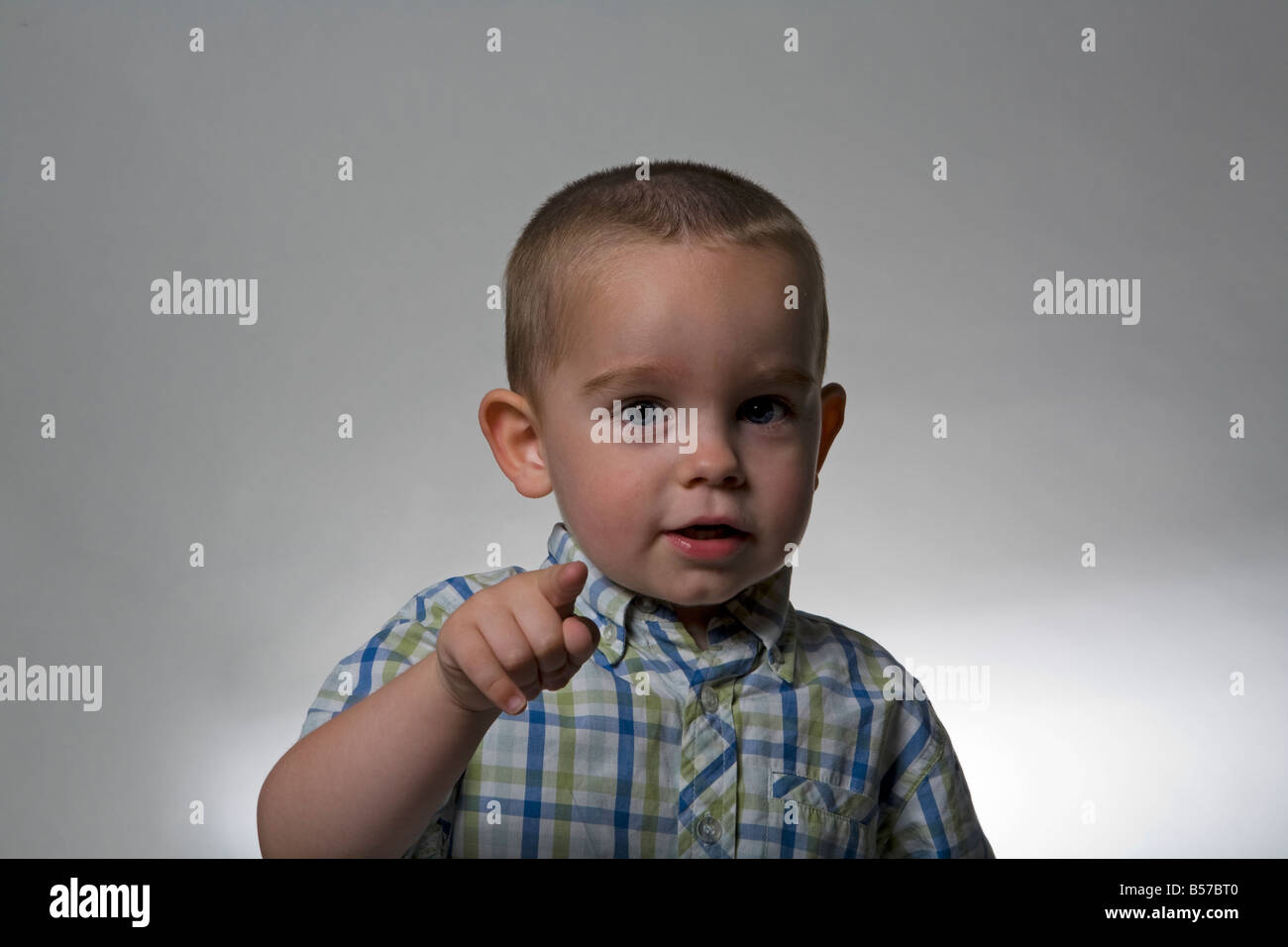 young boy pointing Stock Photo - Alamy