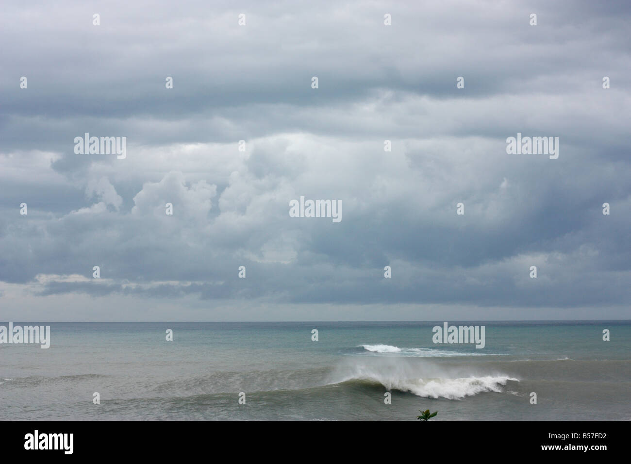 Blue sea waves coming ashore hi-res stock photography and images - Alamy