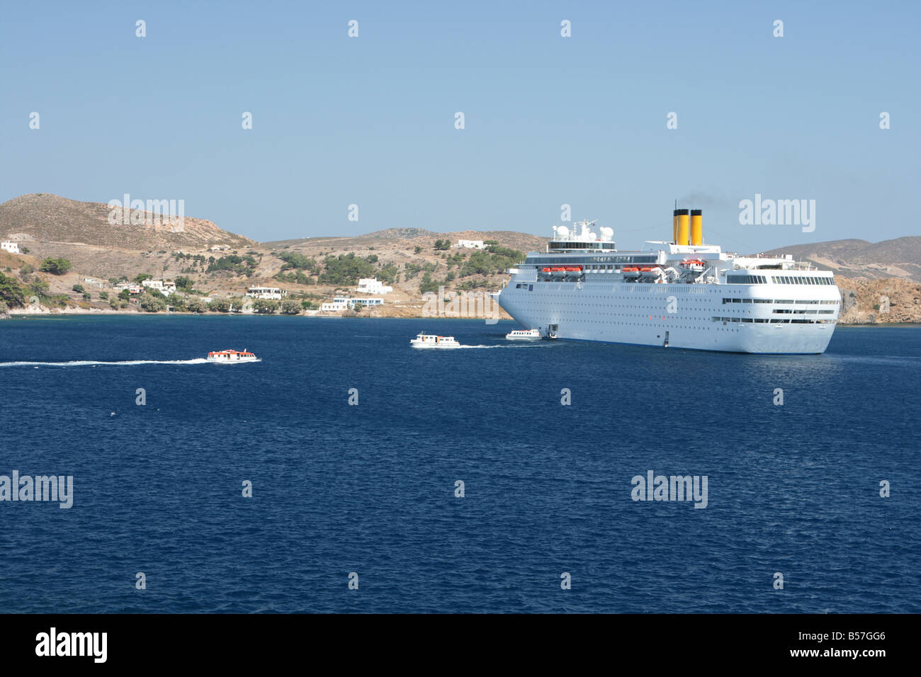 small boats unloading passegers from cruise ship Stock Photo - Alamy