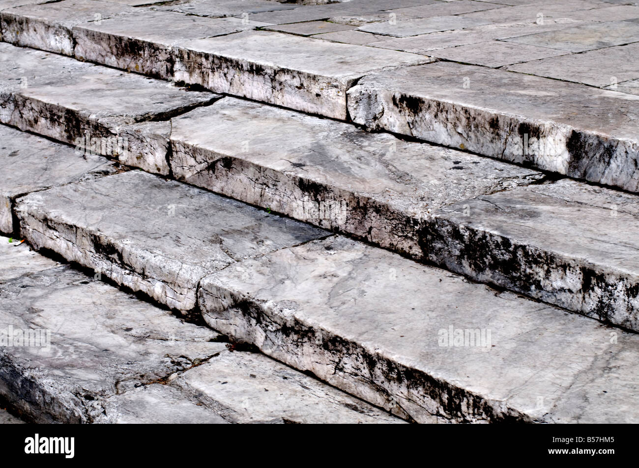 Duomo steps hi-res stock photography and images - Alamy