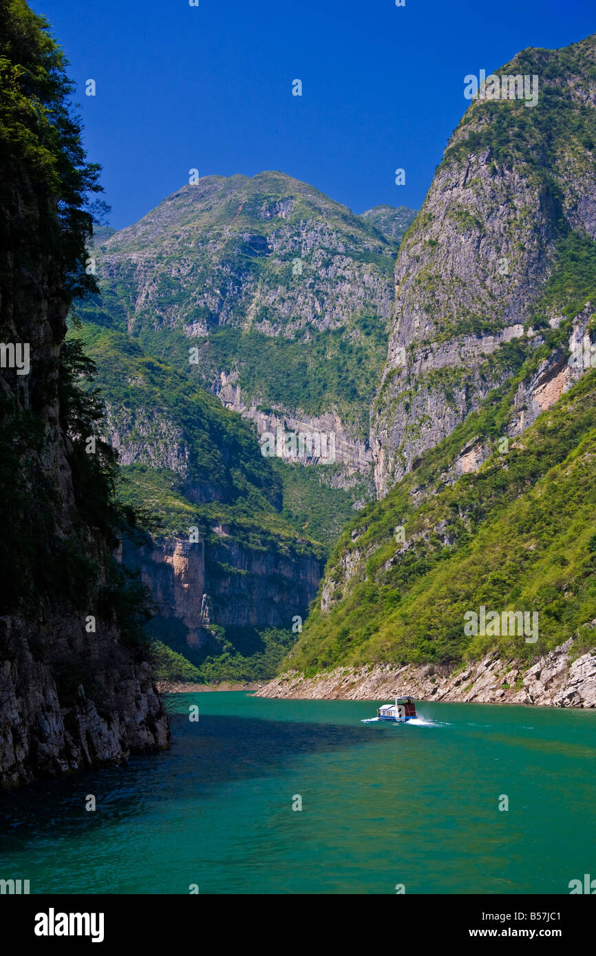 Little three gorges yangzi river china hi-res stock photography and ...
