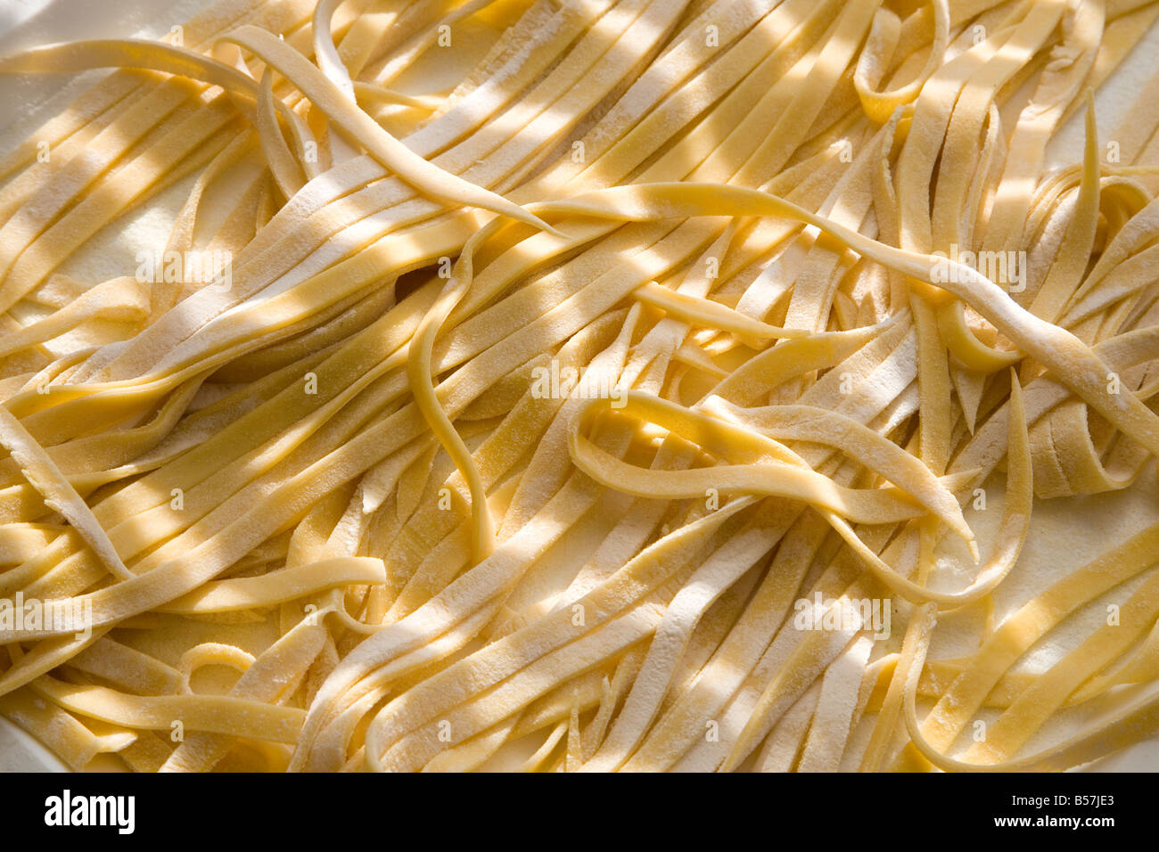 Pasta Linguine Linguini tagliatelle taglietelle Stock Photo - Alamy