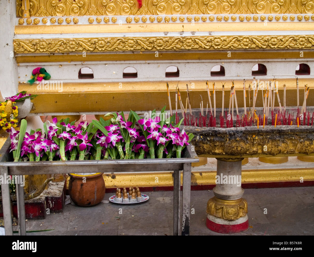 Incense shrine hi-res stock photography and images - Alamy
