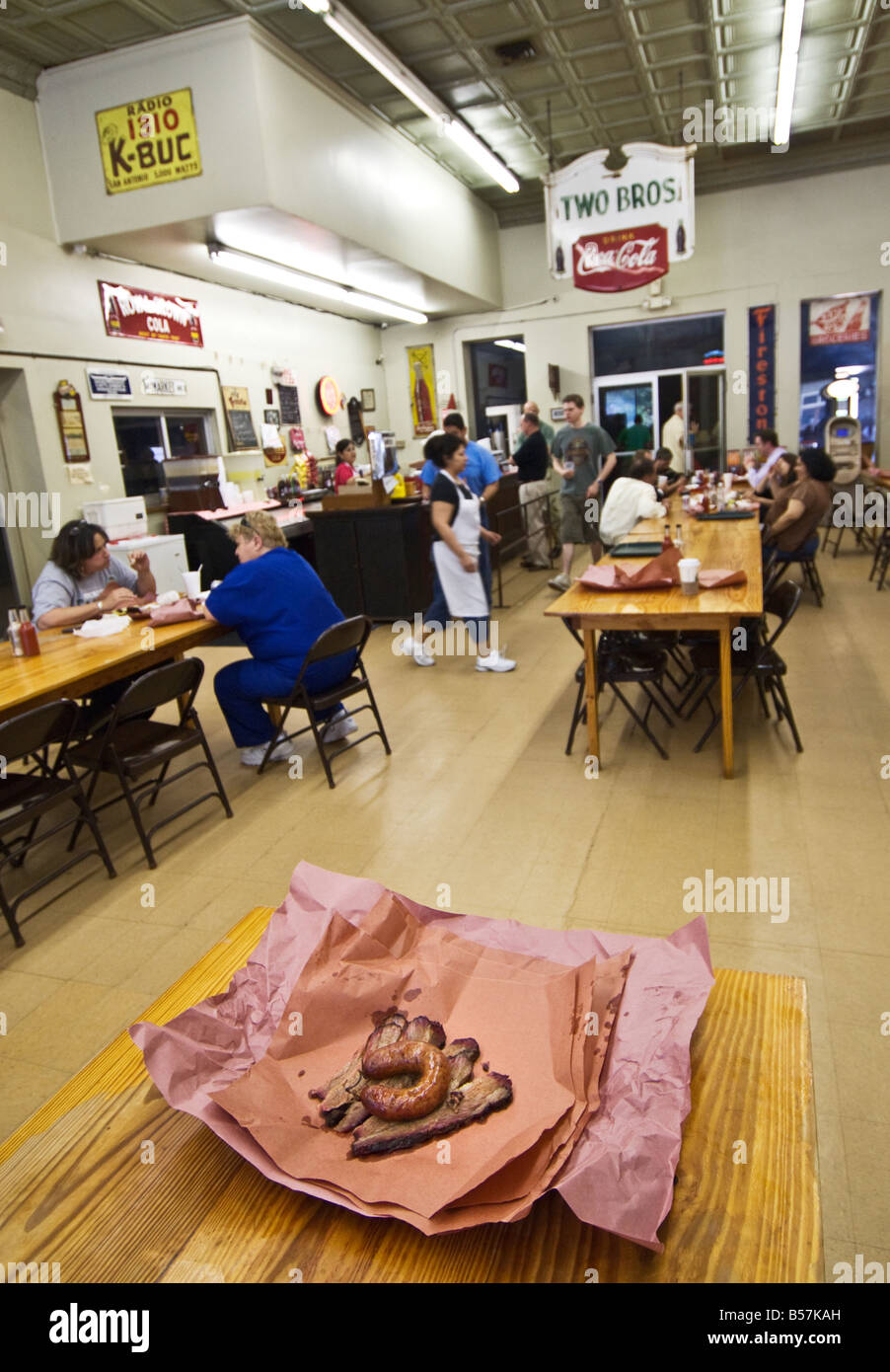 Texas Lockhart Smitty s Market barbecue smoked meat restaurant sausage ...