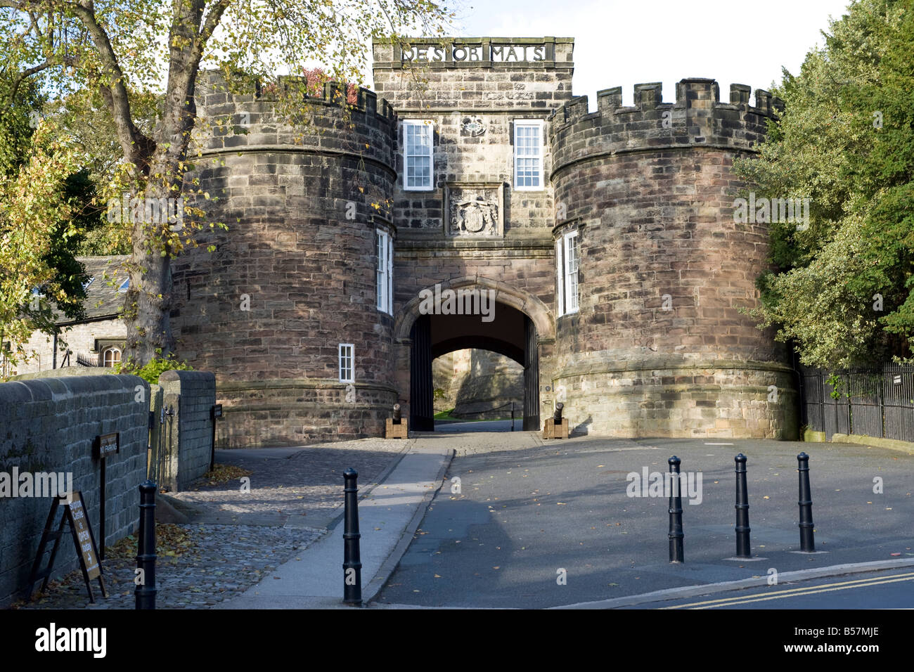 Skipton castle medieval hi-res stock photography and images - Alamy