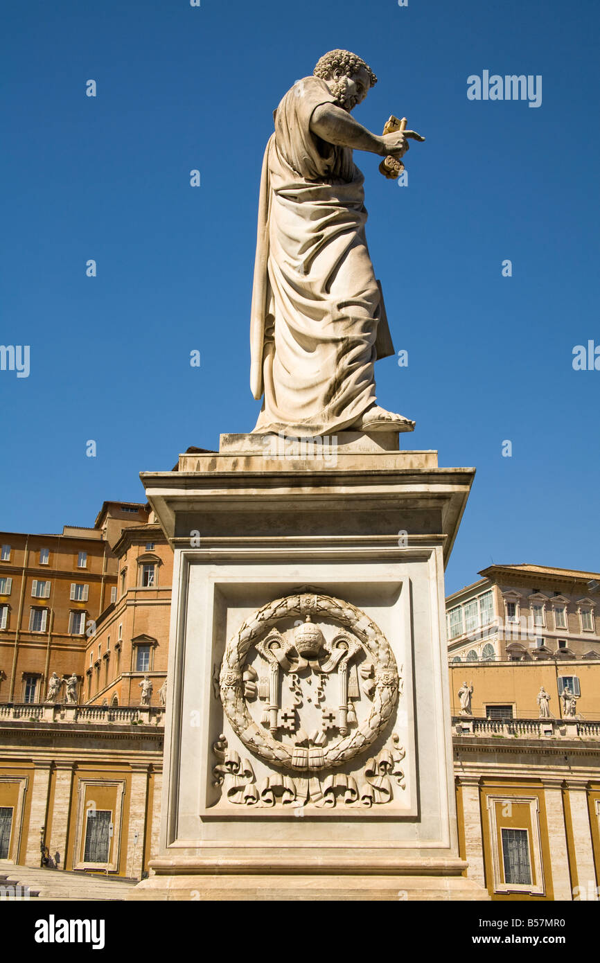 Statue of Pope Pius the ninth, Saint Peter’s Square, Piazza San Pietro ...