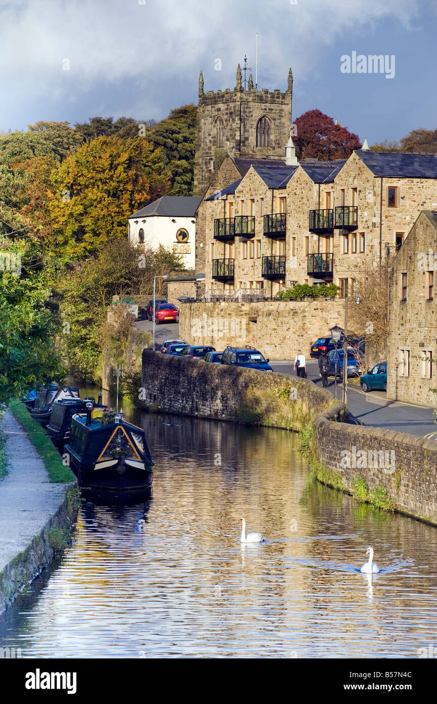 Leeds liverpool canal hi-res stock photography and images - Alamy