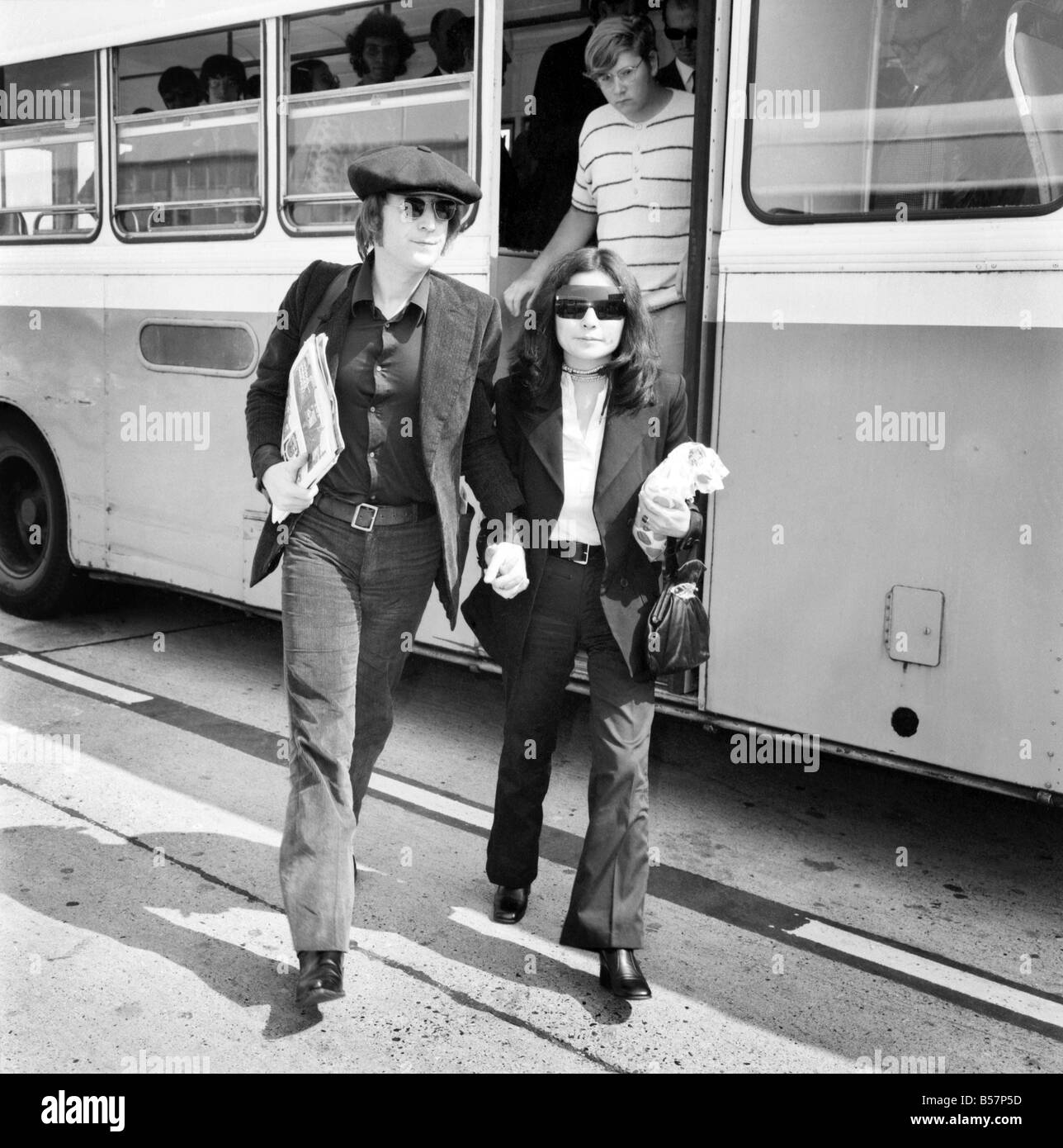 John lennon yoko ono 1971 hi-res stock photography and images - Alamy