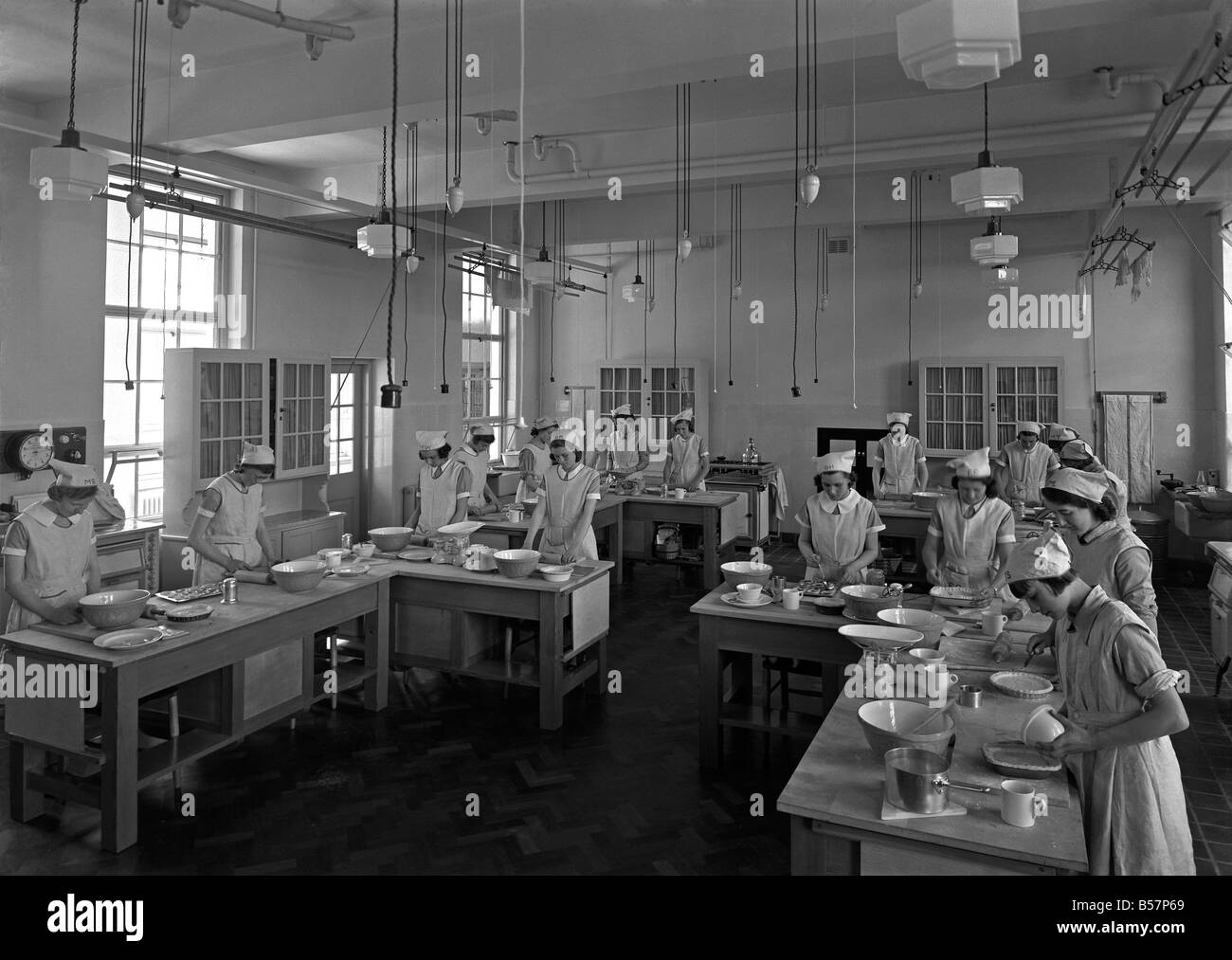 1950s classroom teacher High Resolution Stock Photography and Images ...