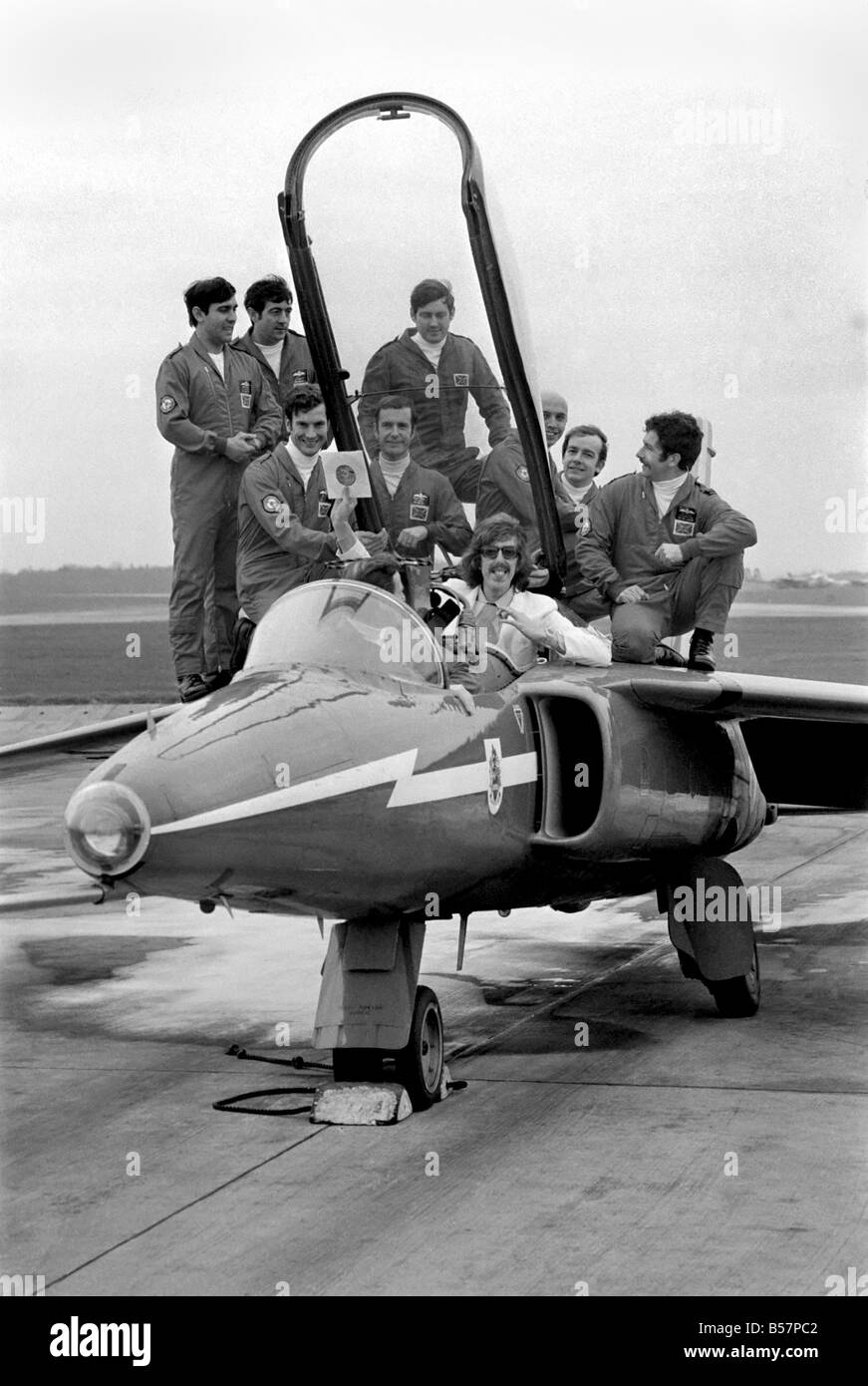 Pop Artist: Bob Rowe with famous R.A.F. team the Red Arrows. January ...