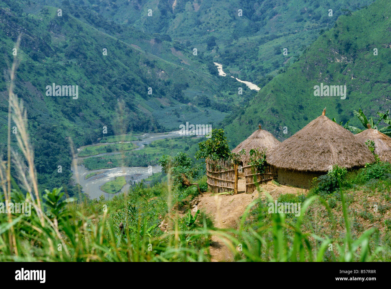 Native huts hi-res stock photography and images - Alamy