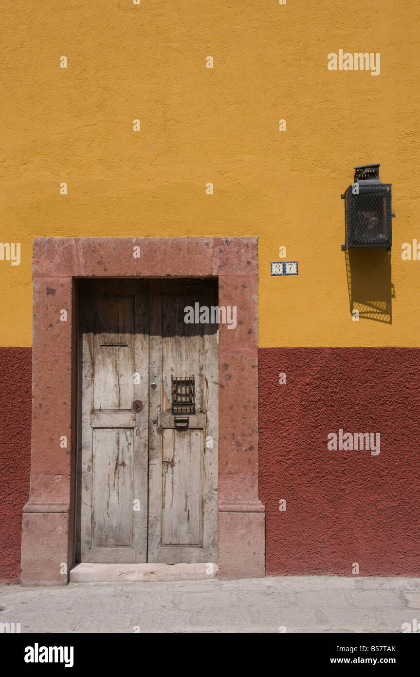 Windows of San Miguel de Allende (San Miguel), Guanajuato State, Mexico ...