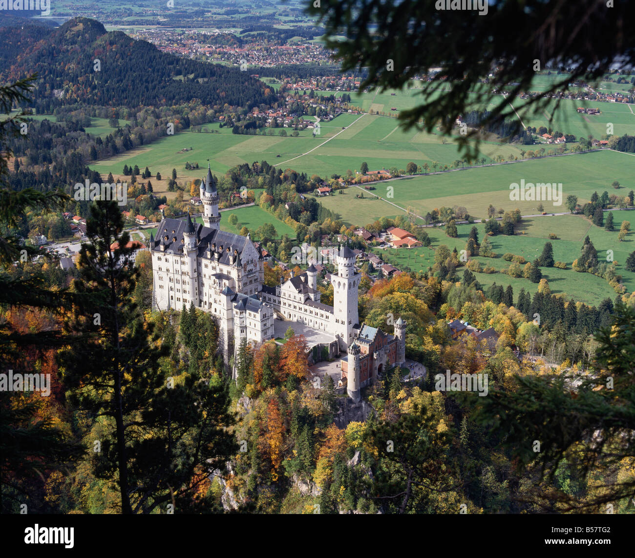 Neuschwanstein Castle, west of Fussen, Bavaria, Germany, Europe Stock ...