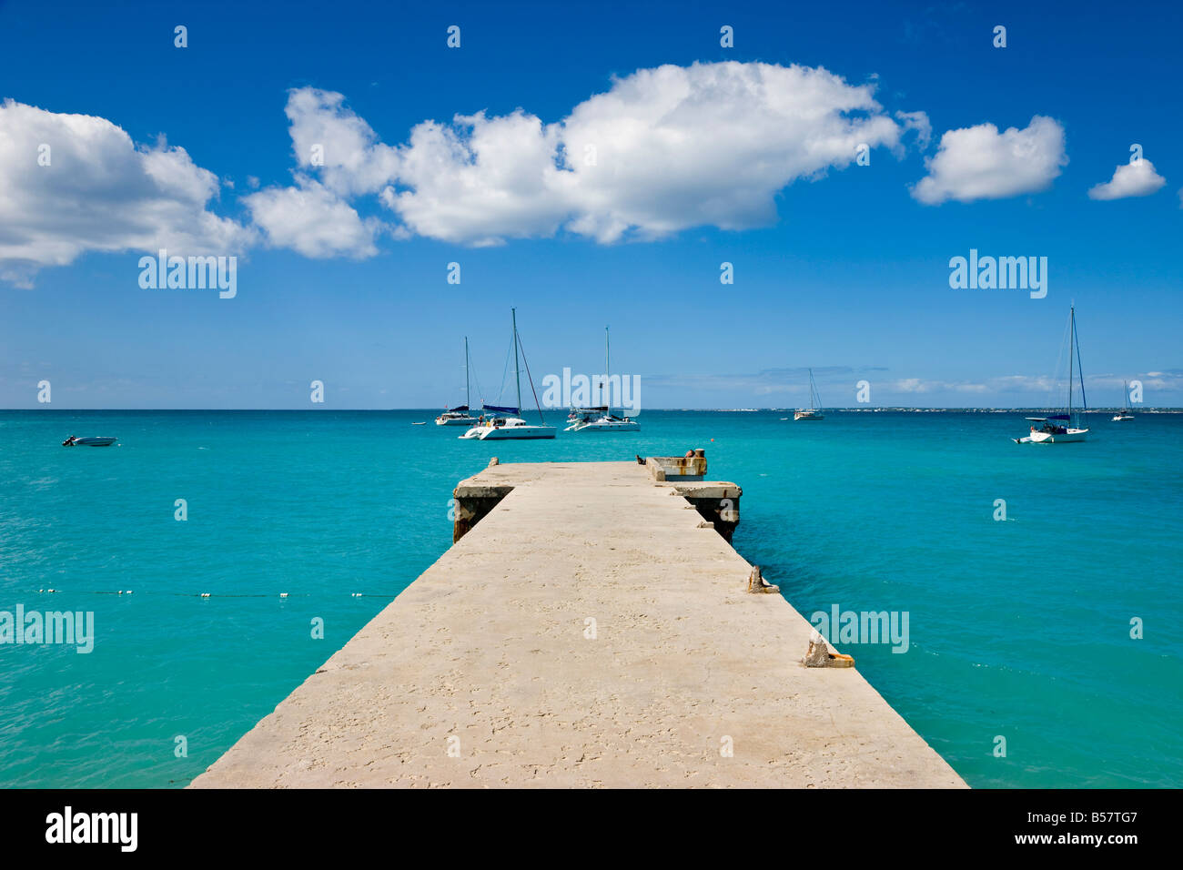 Caribbean sea water wooden pier hi-res stock photography and images - Alamy