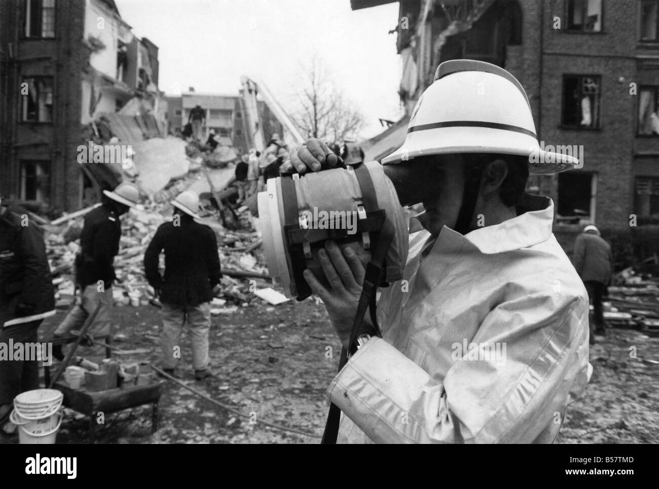 Eight people died in a gas explosion in London yesterday morning. A ...