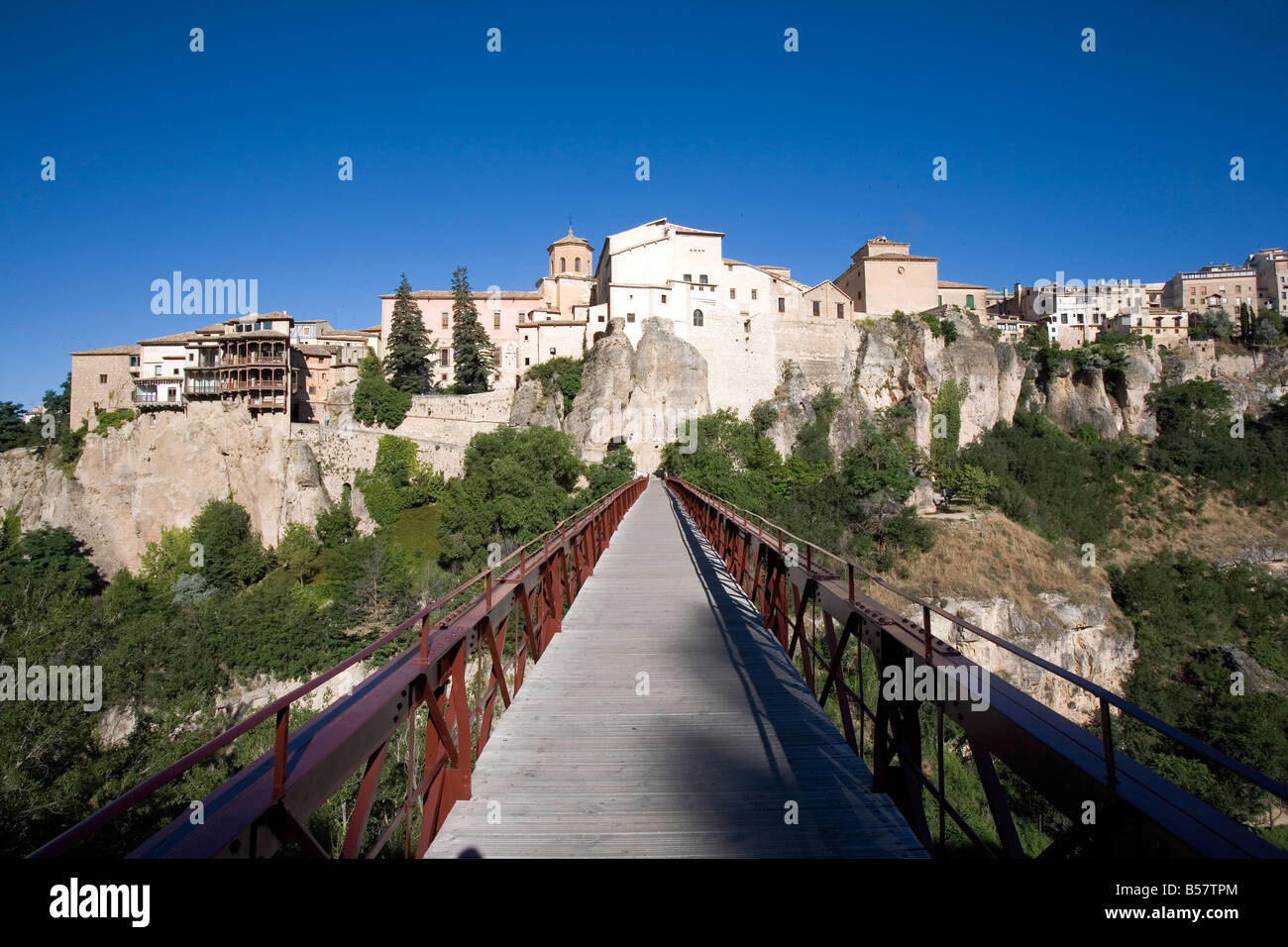 Hanging houses and pedestrian bridge San Pablo, Cuenca, Castilla-La ...