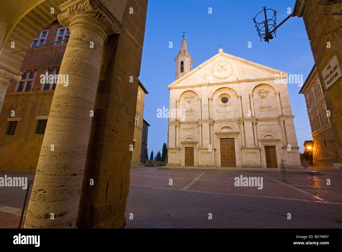Main square pienza hi-res stock photography and images - Alamy