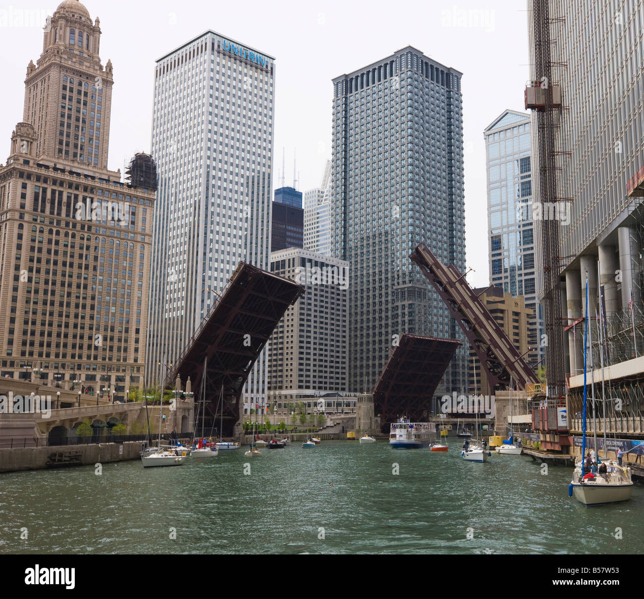 Raised bridges hi-res stock photography and images - Alamy