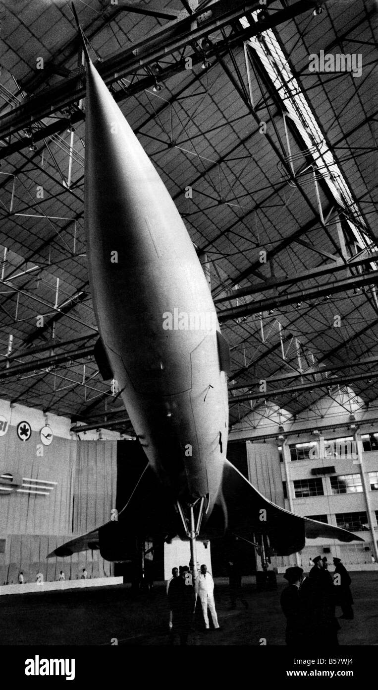 Concorde aeroplane 1960's hi-res stock photography and images - Alamy