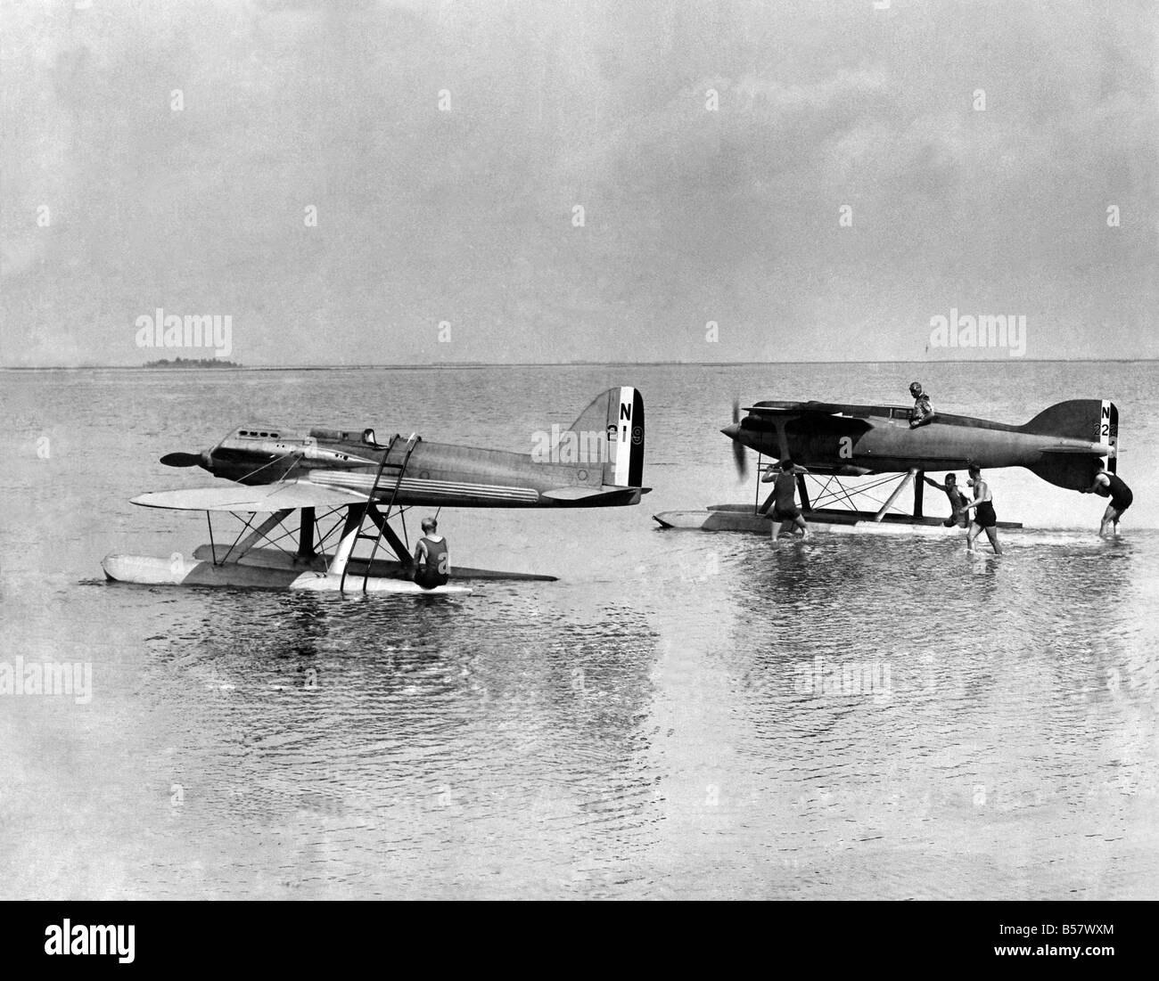Supermarine Napier & Gloria Naries IV during the Schneider trophy race ...