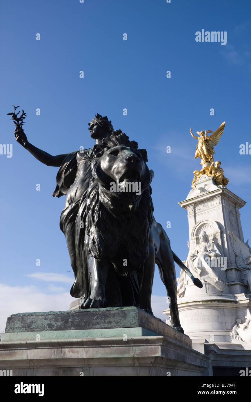 Victoria memorial lion hi-res stock photography and images - Alamy