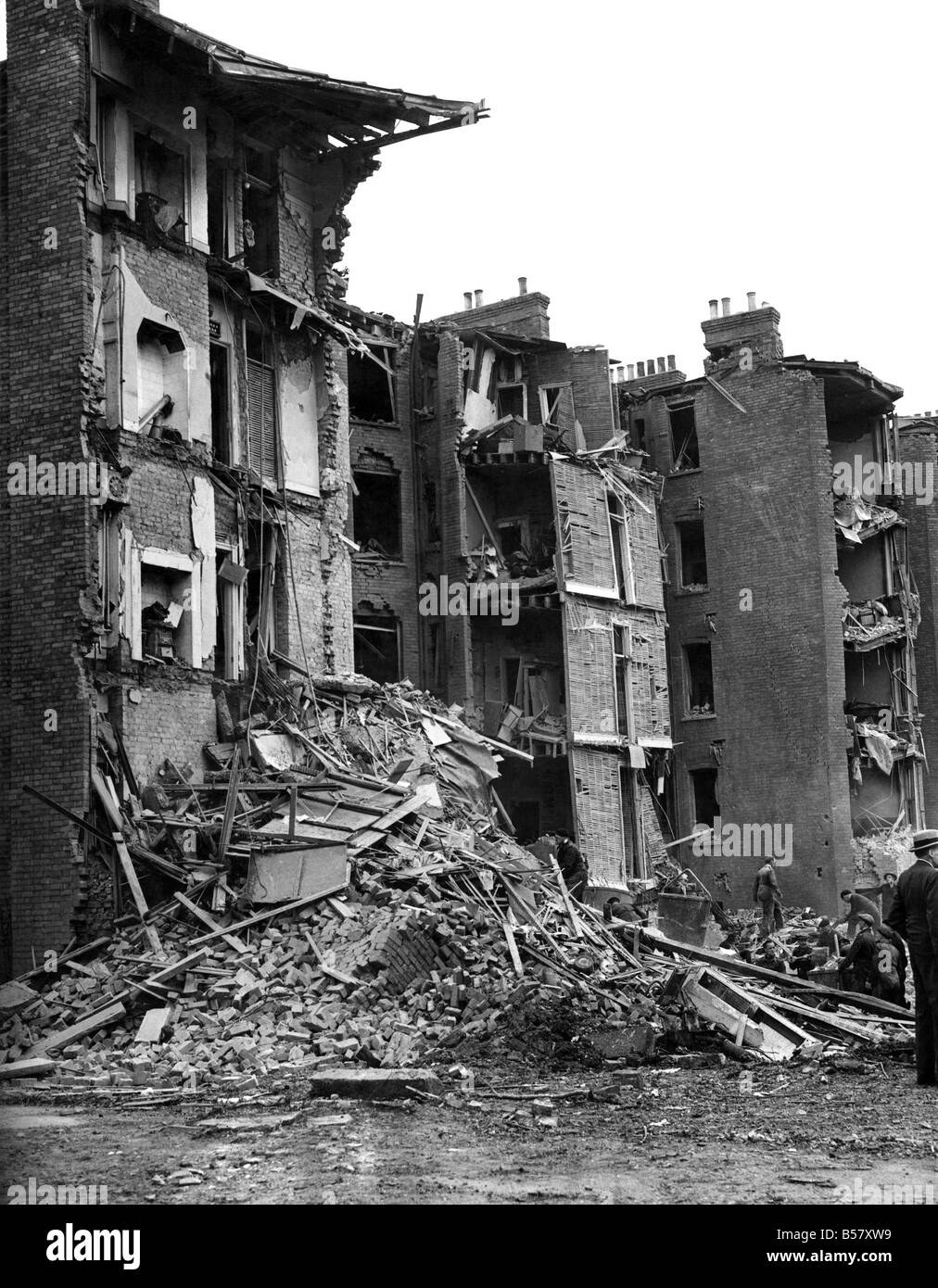 London Air Raid Damage Ww2 Stock Photos & London Air Raid Damage Ww2 ...