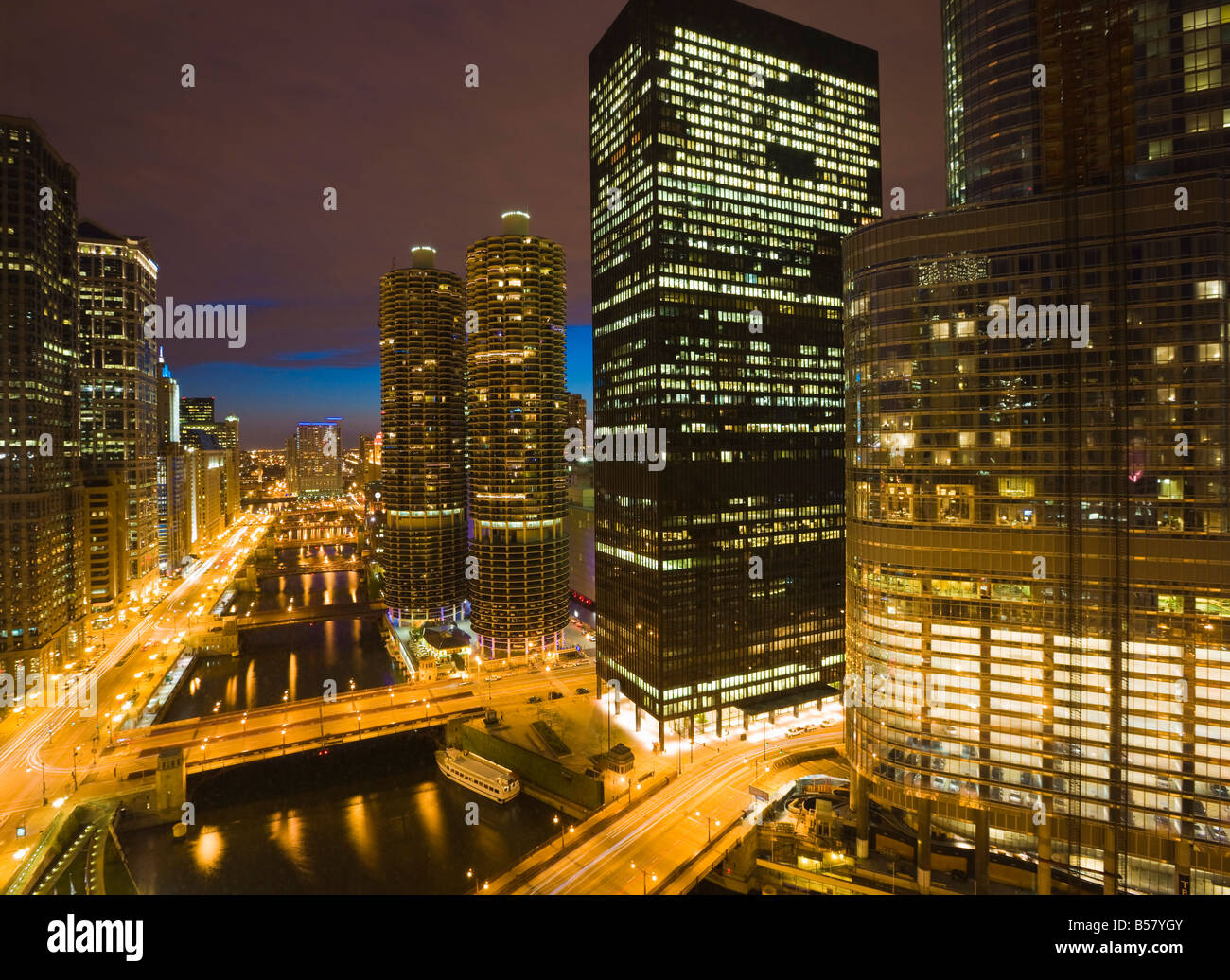 Chicago city nighttime hi-res stock photography and images - Alamy